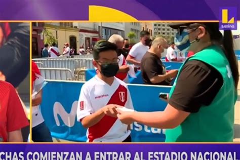 Момент когда перуанскому болельщику было отказано во въезде на Национальный стадион потому что