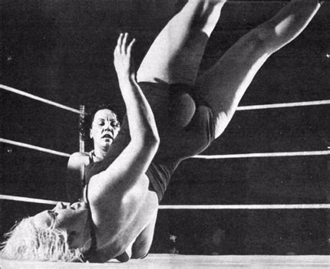 Vintage Women S Wrestling Scrolller