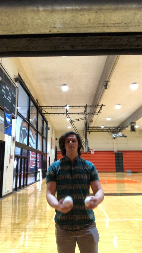 mirrored triangle pattern r juggling