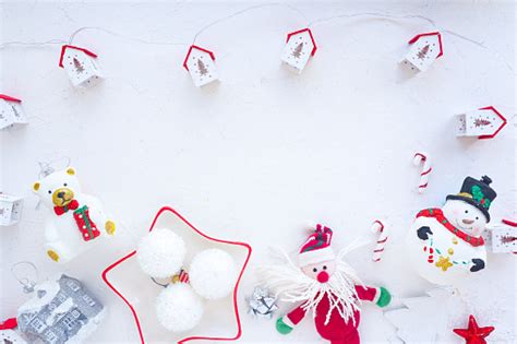 화환 집 산타 클로스 장난감 크리스마스 트리 장식 곰 눈사람 집과 다양한 크리스마스 귀여운 것들 복사 공간을 복사합니다 곰에 대한 스톡 사진 및 기타 이미지 Istock