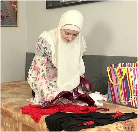 All Sex K2sfj Abela Sott Woman In Hijab Pleases Her Man With New Lingerie 112522
