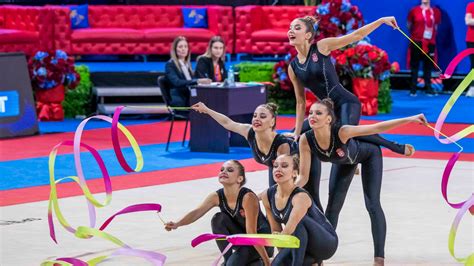 Ансамбълът на България поведе след изпълнението с пет ленти на Световната купа в София