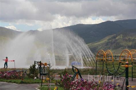 Үндэсний цэцэрлэгт хүрээлэн газрын усан оргилууртай болжээ