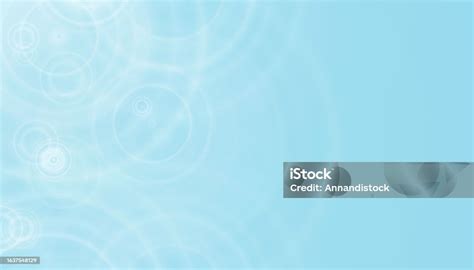 질감 잔물결이 있는 물 배경과 바다 바다에 튀는 표면 벡터 추상적인 자연 배경 빗방울이 화장품 미용 제품을 위한 햇빛에 투명한 맑고 푸른 물에 떨어집니다 수면에 대한 스톡