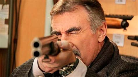 Создать мем каневский с ружьем леонид каневский следствие вели с леонидом каневским