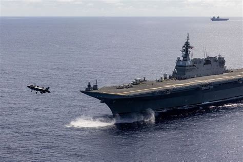 Tras Completar Ejercitaciones Con El Portahelicópteros Js Kaga El Portaaviones Británico Hms