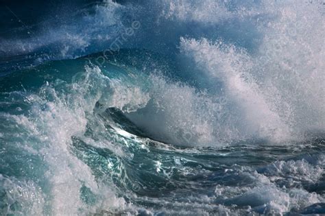 Badai Gelombang Laut Menyerbu Laut Foto Latar Belakang Dan Gambar Untuk