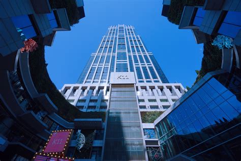 2023上海k11购物艺术中心购物动线，沿中庭展开，有机形【去哪儿攻略】