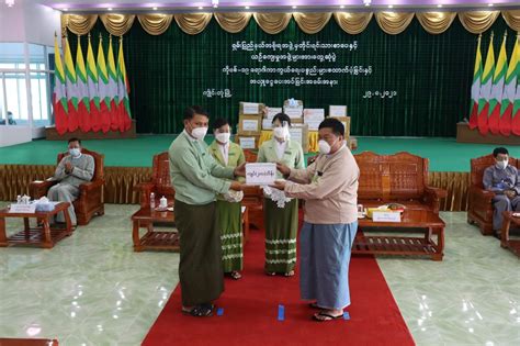 ရှမ်းပြည်နယ်ဝန်ကြီးချုပ် ဒေါက်တာကျော်ထွန်းနှင့် ပြည်နယ်အစိုးရအဖွဲ့ဝင်မ