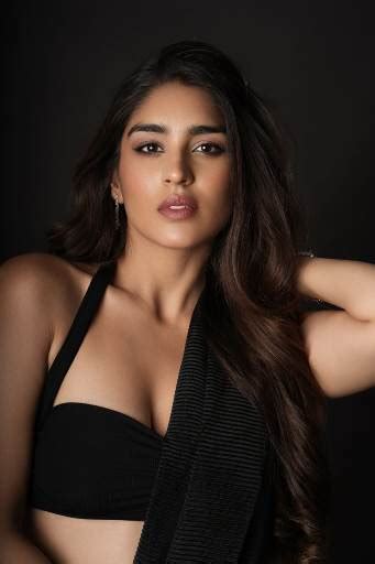 Super Model Yukti Thareja Hot And Beautiful Pics In Lehnga