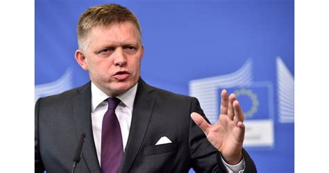 Роберт Фицо премина изследвания на корема контактен е