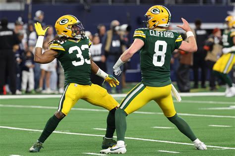 Green Bay Packers Quarterback Sean Clifford Gets Snap In Nfc Super Wild