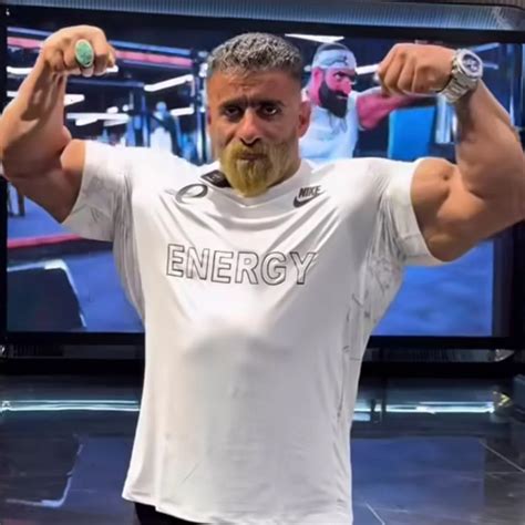 ‎حمیدرضا غلامی زاده‎ ‎هادی چوپان میگه ،اصلا درست نیست قهرمانان ایران