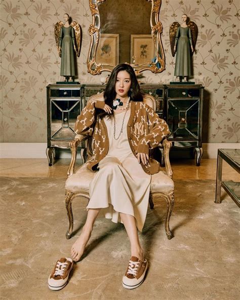 Ji Yoon Hongs Feet