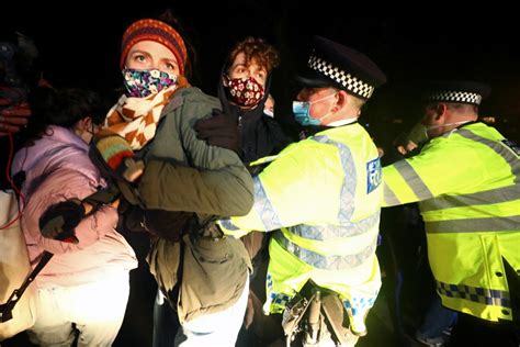 In Pictures Uk Police Crack Down On Vigil For Sarah Everard Protests