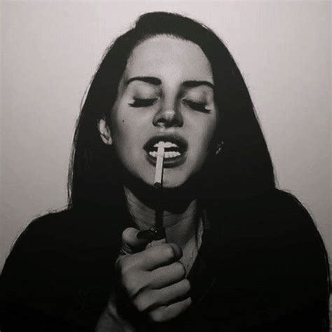 Pin By Hector Pereyra On Lizzygrant Lana Del Rey Smoking Lana Del