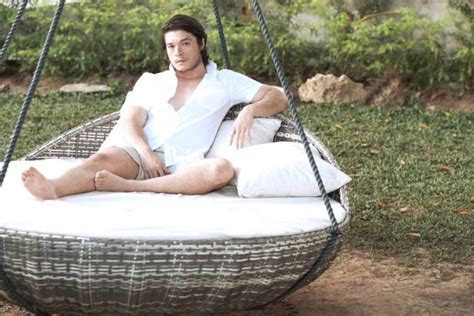 Viva Stars Josef Elizalde Rob Guinto And Angela Morena Get Playful And Daring In X Deal