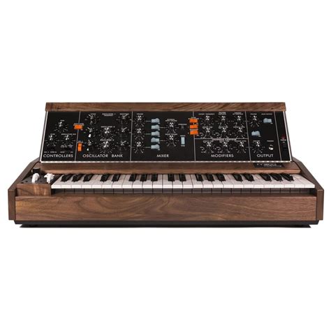 Disc Moog Minimoog Model D Analog Synthesizer Walnut At Gear4music