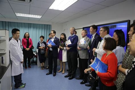 上海包玉刚实验学校来访