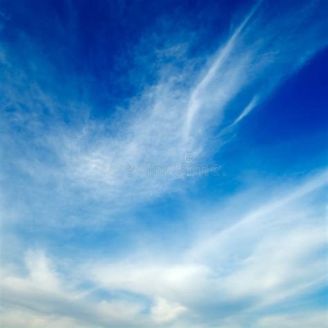 Cielo Azul Imagen De Archivo Imagen De Brillante Cielos 5684797