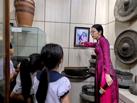 Học Sinh Trường Tiểu Học Hùng Vương Hào Hứng Trải Nghiệm Tại Nhà Rông