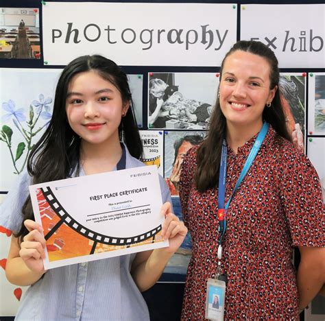 Con G I Quy N Linh Khoe Nhan S C Trong Veo Khi Nh N Gi I Nh T Cu C Thi Tr Ng M Ti T L T Nh