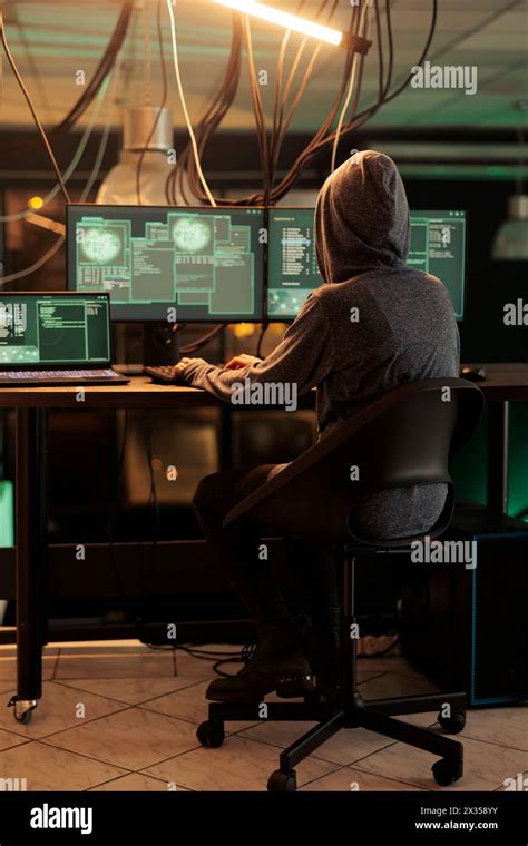 Online Criminal Programming Password Cracking Script To Hack System And