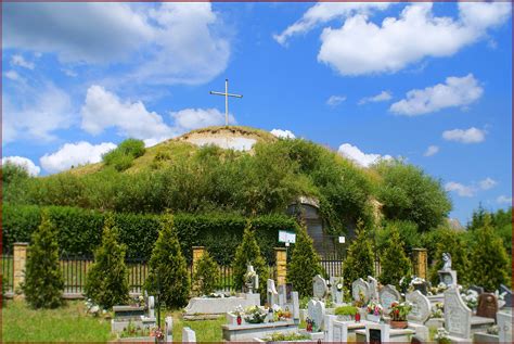 Galeria zdjęć Karniowice - Współczesny kurhan. Polska Niezwykła