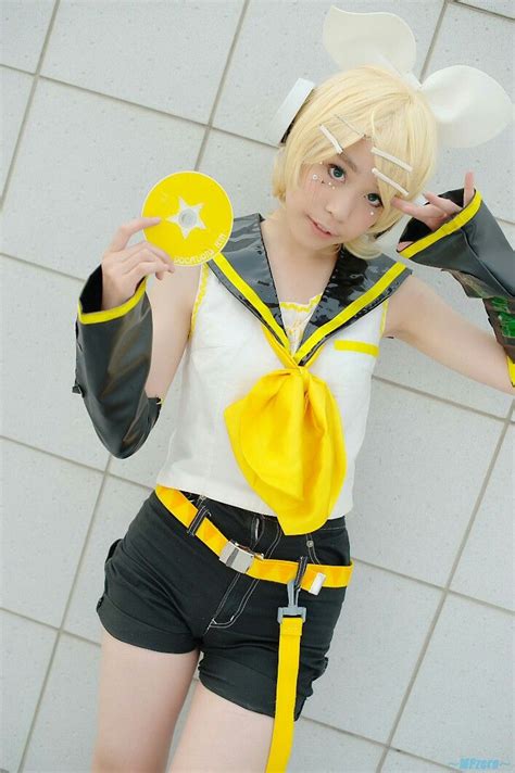Pin By Ondine On Kagamine Rin Cosplay Rin Cosplay Cosplay Rin