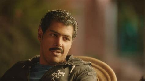 ابن الفنان الراحل مصطفى متولي يحيي ذكرى وفاته بطريقة مؤثرة بالفيديو