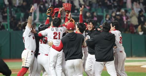2년 만에 한국시리즈 우승 Ssg랜더스그 뒤엔 용진이형 리더십