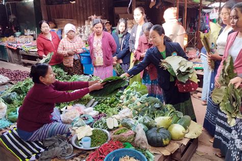 သရက်မြို့၌ ပလတ်စတစ်သုံးစွဲမှုလျှော့ချရေး အင်ဖက်များ အခမဲ့ဖြန့်ဝေခြင်းနှင့် အသိပညာပေးလုပ်ငန်းများ
