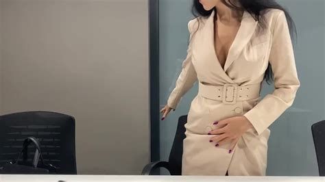 Secretaria Lujuriosa Se Masturba Debajo Del Escritorio En La Oficina Videos Porno Gratis Youporn