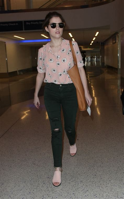 Anna Kendrick Casual Style At Lax Airport In La 3122016 • Celebmafia