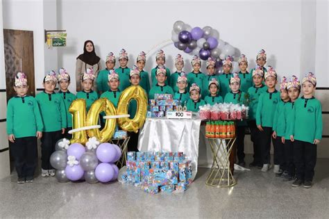 جشن 100 با حضورپسران پایه دوم دبستان برگزار شد مجتمع امام حسین ع یزد