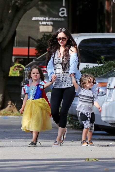 Megan Fox S Son Loves To Wears Dresses And Gets Bullied For It Demotix Com