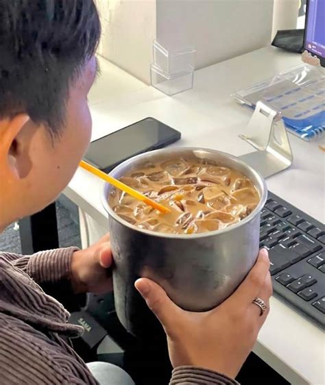 커피 한 잔만 마시고 힘내야지 해피라이프