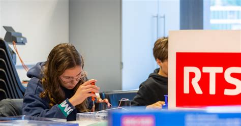 Journée Internationale Des Jeunes Filles Dans Le Secteur Des Tic Rts Avec Vous