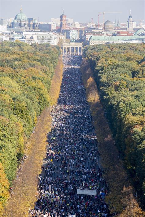 Zehntausende Demonstrieren In Berlin Gegen Rassismus Webde
