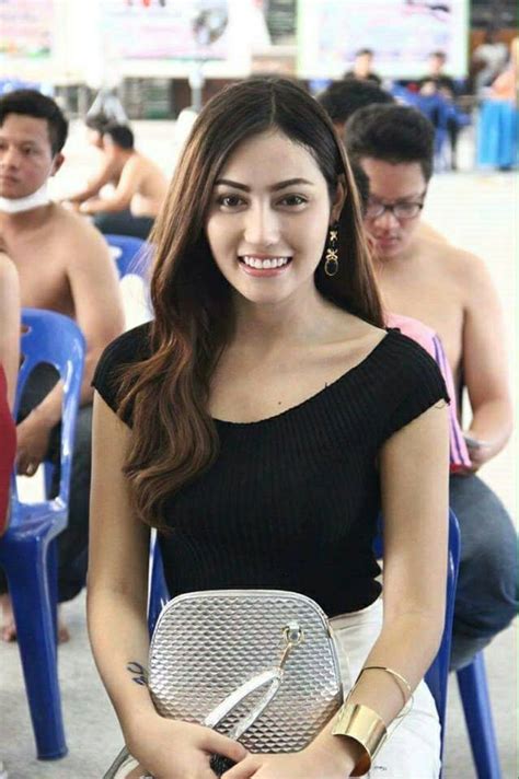 สาวประเภทสองแห่คัดเลือกทหาร M Today