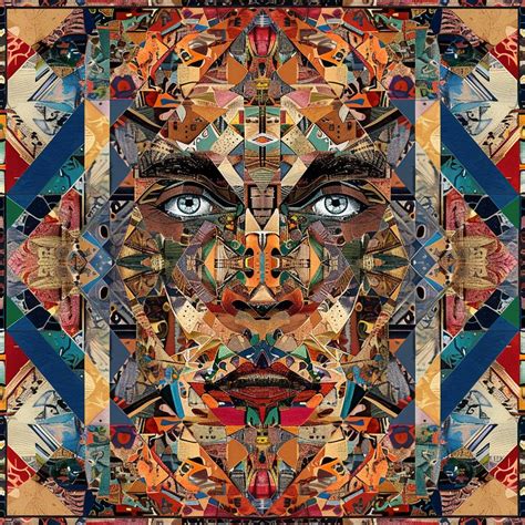 색색의 콜라주 아트가 대칭 패턴과 얼굴 모양을 형성합니다