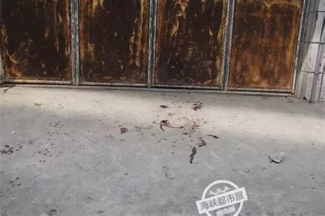 福建一民房阳台坍塌 父女坠落新浪图片