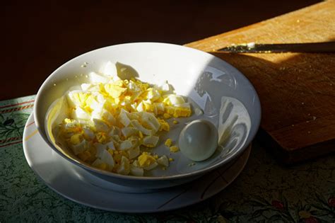 계란을 잘게 자른 삶은 국산 달걀을 반으로 잘라서 얇게 썰어 가금류에 대한 스톡 사진 및 기타 이미지 가금류 개념 건강한 생활방식 Istock