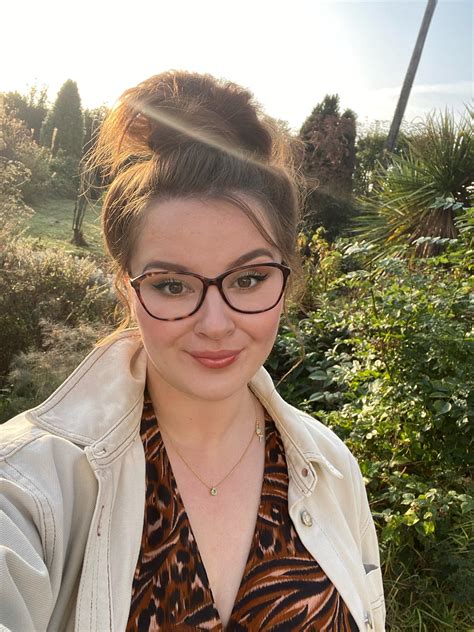 Absolutely Gorgeous Morning In The Uk Today ☺️🍂🇬🇧 R Girlswithglasses