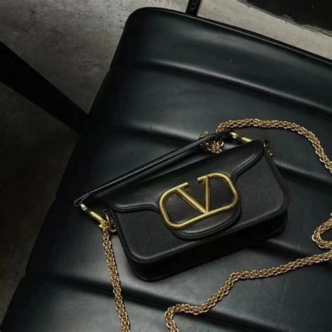 Valentino 小牛皮小款 Loco 金鍊包 黑色 當季熱門新品 下單前請先詢問｜popchill 拍拍圈