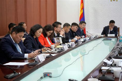 Хөдөлмөр нийгмийн түншлэлийн гурван талт Үндэсний хорооны хурлаар “Төрийн албан хаагчдын цалинг