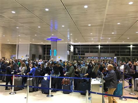 Из за огромных очередей в Бен Гурионе просят пассажиров прибывать за 4 часа до вылета Новости