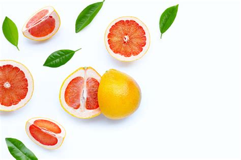 높은 비타민 C 흰 배경에 녹색 잎이있는 육즙이 많은 자몽 슬라이스 가냘픈에 대한 스톡 사진 및 기타 이미지 가냘픈 과일 디톡스 Istock