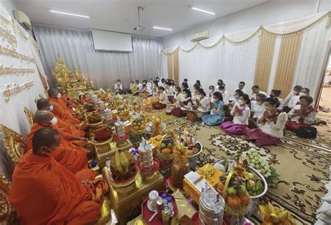 លោកជំទាវកិត្ដិសង្គហបណ្ឌិត ម៉ែន សំអន អញ្ជើញចូលរួមរាប់បាត្រ បង្សុកូល ឧទ្ទិសកុសល្យ ផល