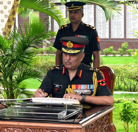 Lt Gen Sandeep Jain Takes Over As Chief Of Staff Southern Command